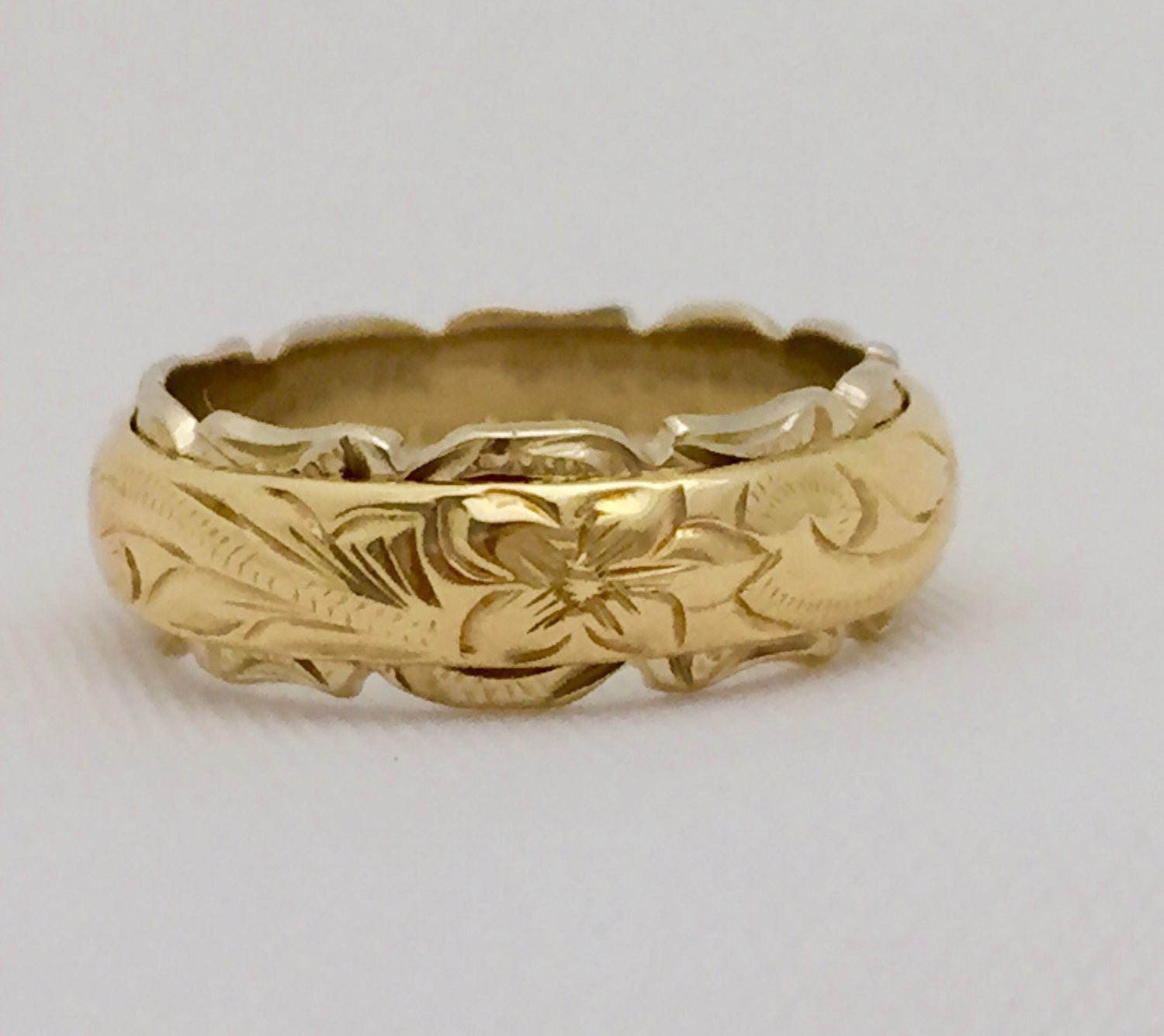 Traditional Hawaiian Hand Engraved 14k Two Tone Gold Ring (Barrel styl ...